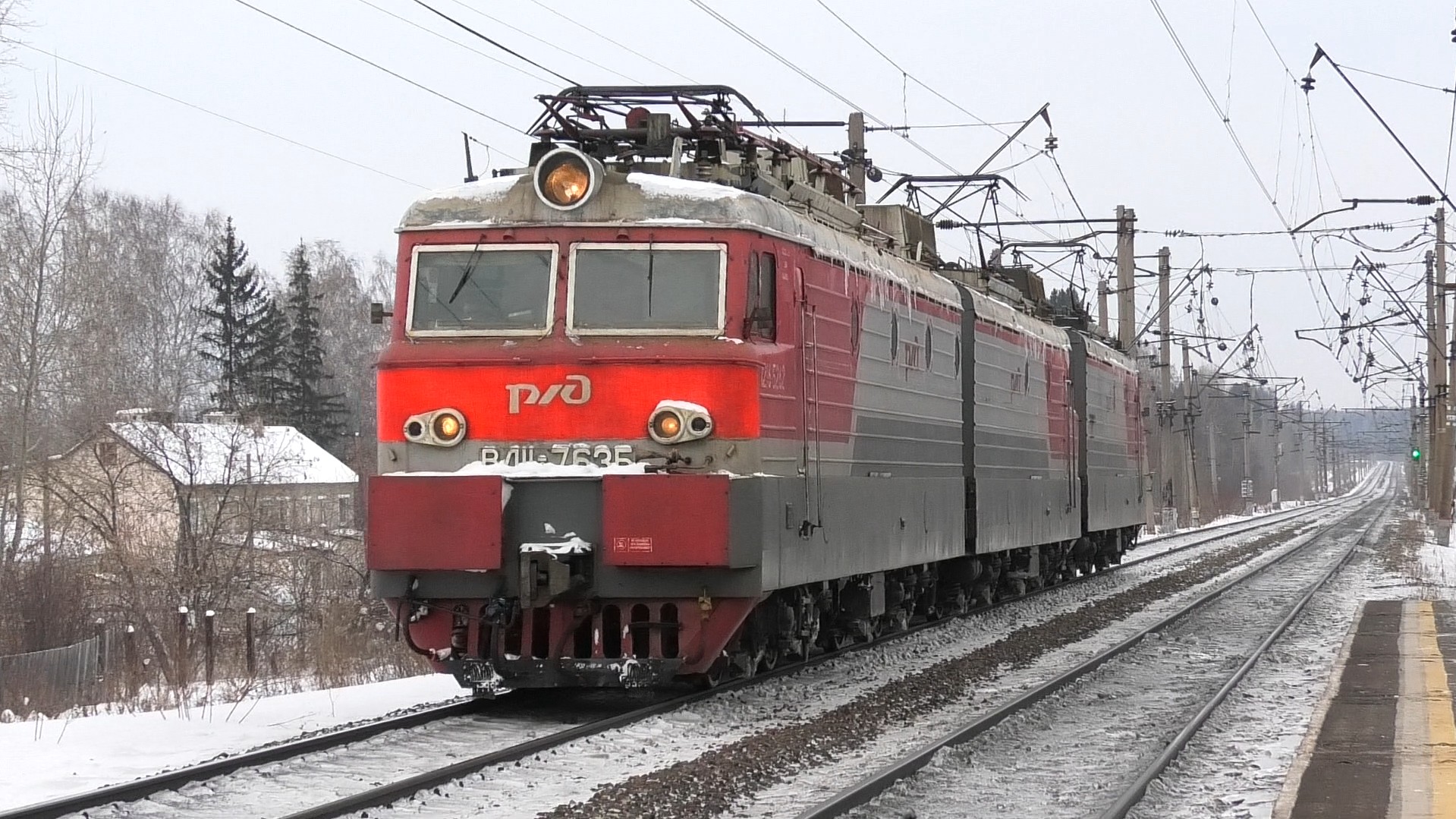 "Налегке". ВЛ11.8-763/768 А следует резервом через о.п. Бобровка