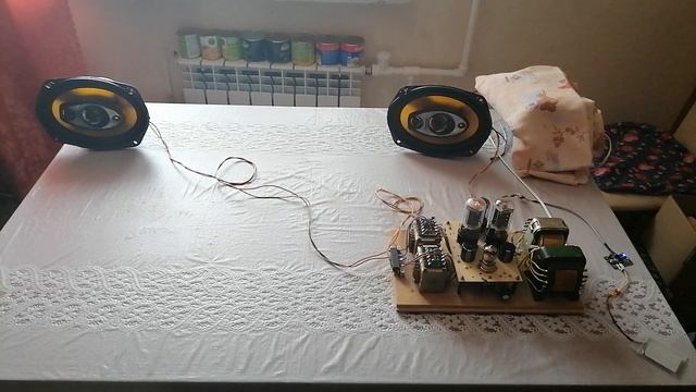 Усилитель ламповый в зале.