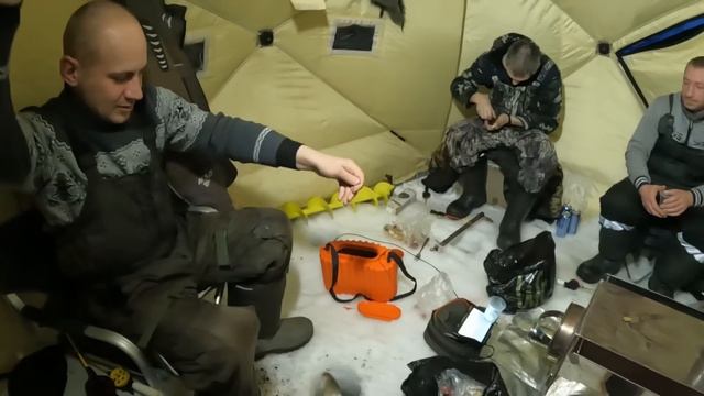 Поехали с друзьями за сигом, а наловили...