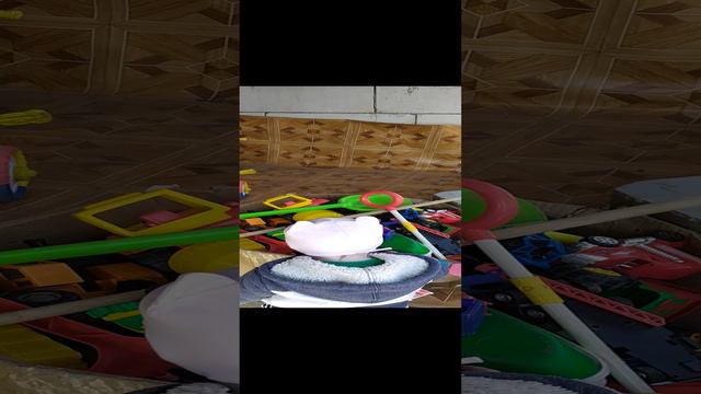 Во дворе. Тепло. Гуляем.