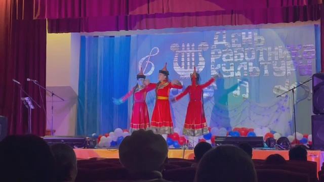 Тувинский танец Дангынаа.mp4