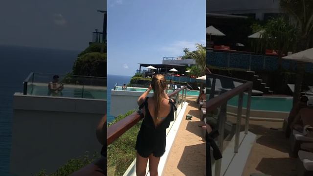 Отличная терраса на острове Бали с видом на океан