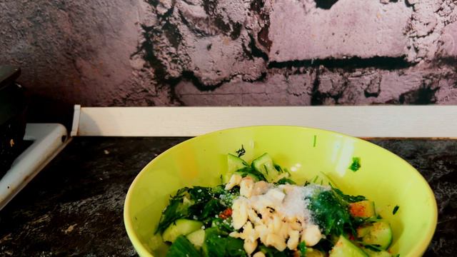 Битые огурцы. Хорошая и быстрая закуска.