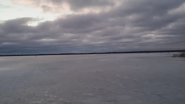 ЗИМНЯЯ РЫБАЛКА В УРАГАН НА НОВОЛУКОМЛЕ.