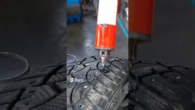 Ошиповка шин???Как надо. Ремонтые шипы? #Shorts