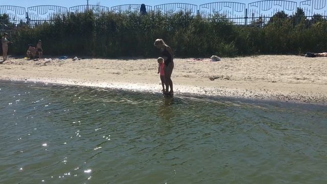 08.09.2022 – гуляем по Таганрогу, ищем подарки. Обедаем в кафе Красный Мак и на отправляемся море