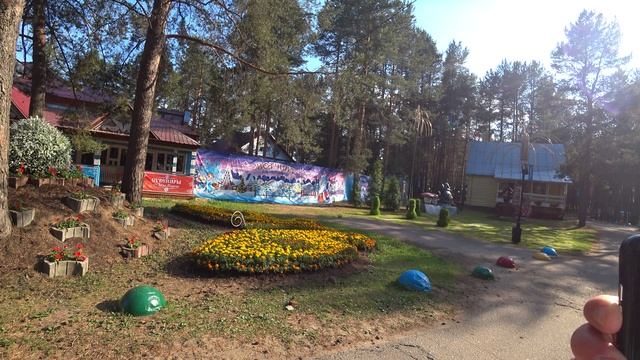 Гуляем по территории резиденции Деда Мороза в Великом Устюге.MP4