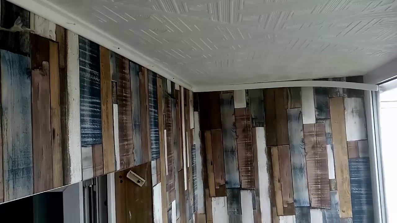 Подогнать потолочный плинтус