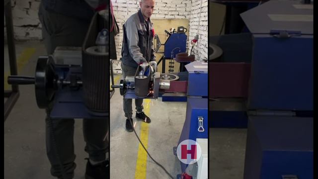 Зачистка шва на профильной трубе квадратного сечения на станке SG2P-100.