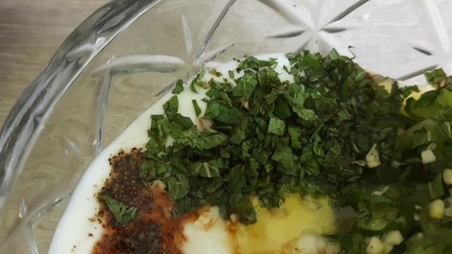 Вкусная польза. Дзадзыки ( Огурцы и Йогурт).  ( слушать лучше на скорости 1,25-1,5)