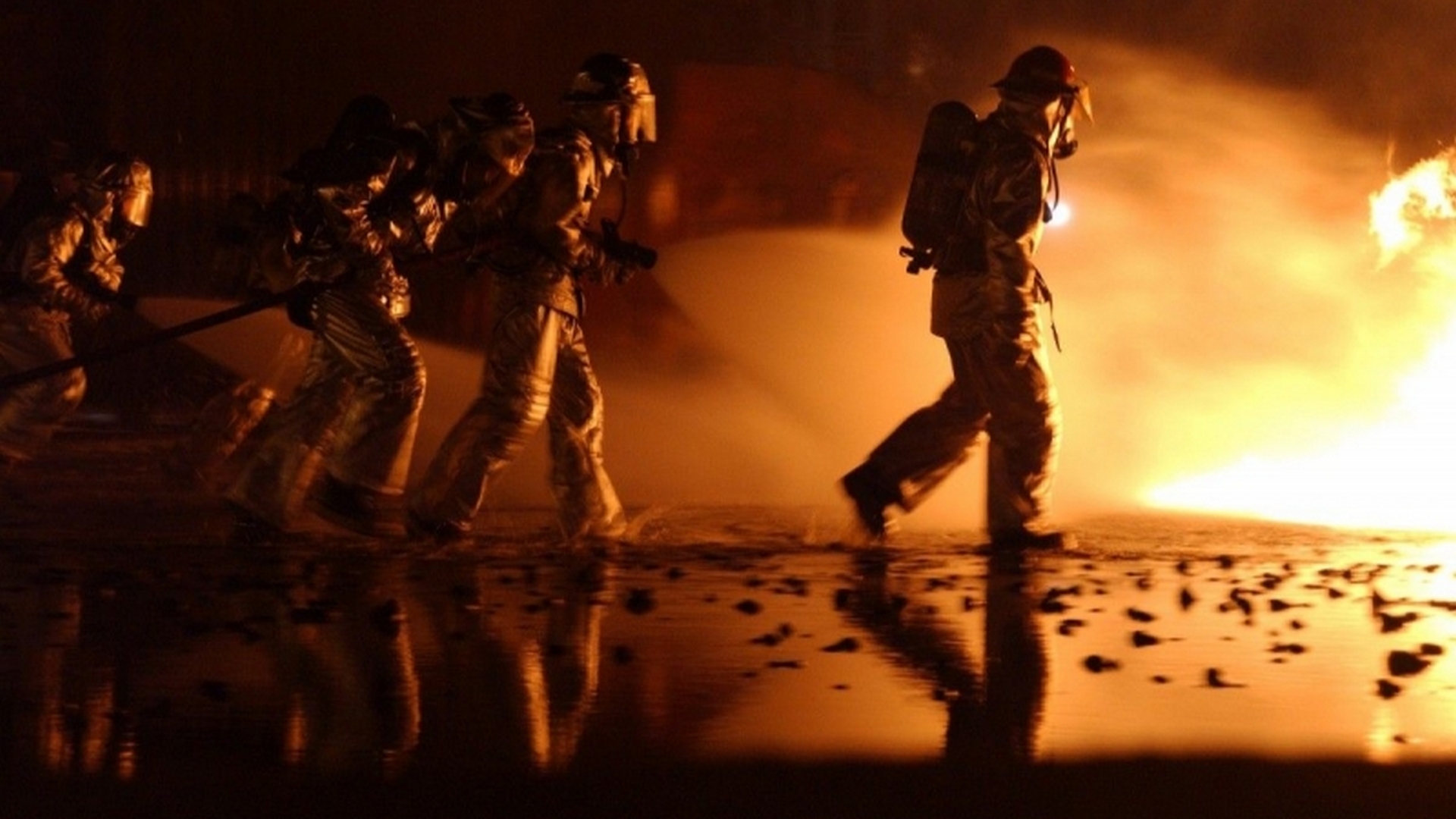 Спасатели обнаружили неизвестное белое вещество на месте крушения Ан-12 в Греции.mp4