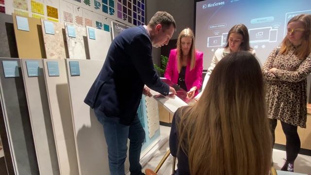 Рассматриваем ближе образцы плитки. Советы по подсветке.