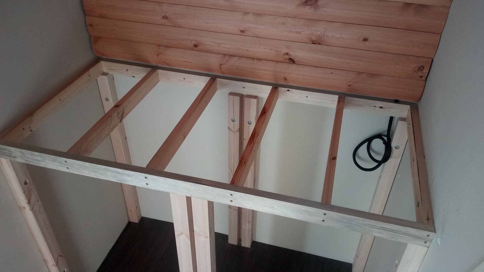 Деревянная лестница своими руками. Часть 1: Межэтажная площадка.