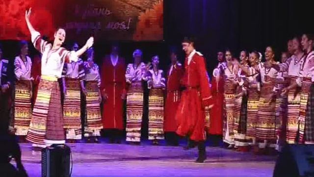 Чернява кучерява Юлия Лузикова