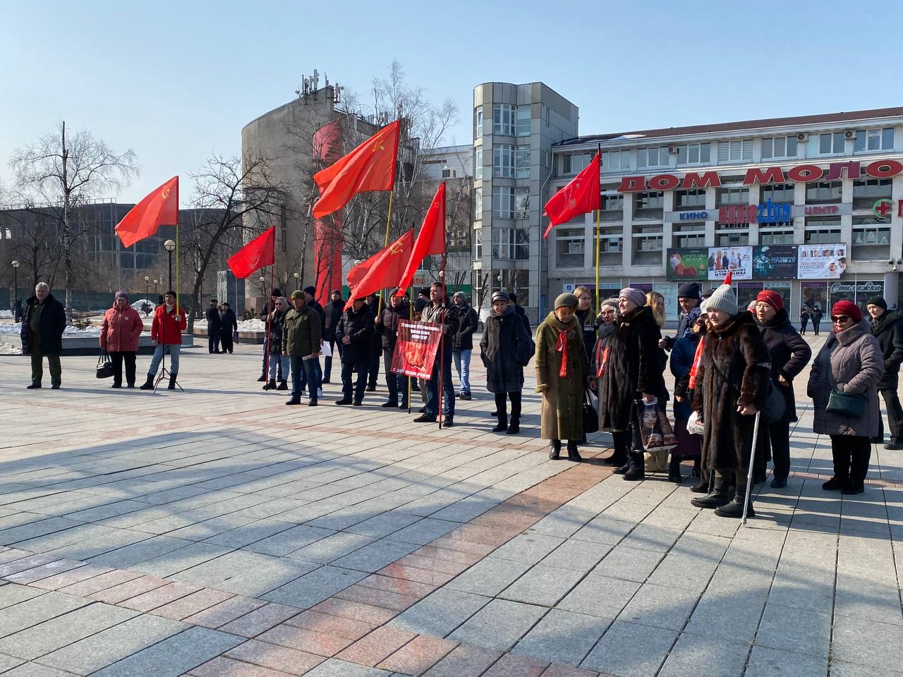 С Днём Советской армии и Военно-морского флота. Владивосток - 2023