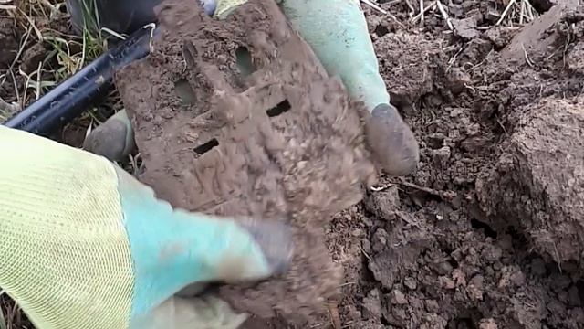 Нашли крест на месте старой деревни.