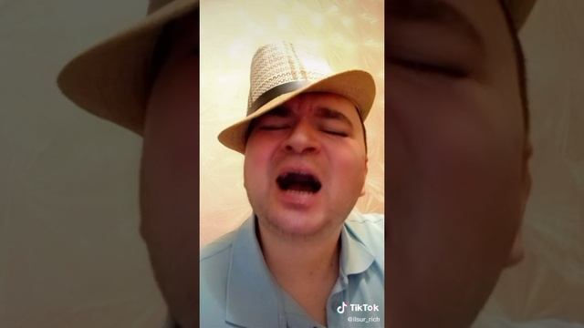 Тебя рядом нет, а я всё жду любя .