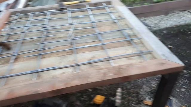 Подготовили квартиру к штукатурке. Строю курятник на 10 кур.