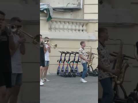 2022.08.30 Москва. У станции метро "Смоленская"