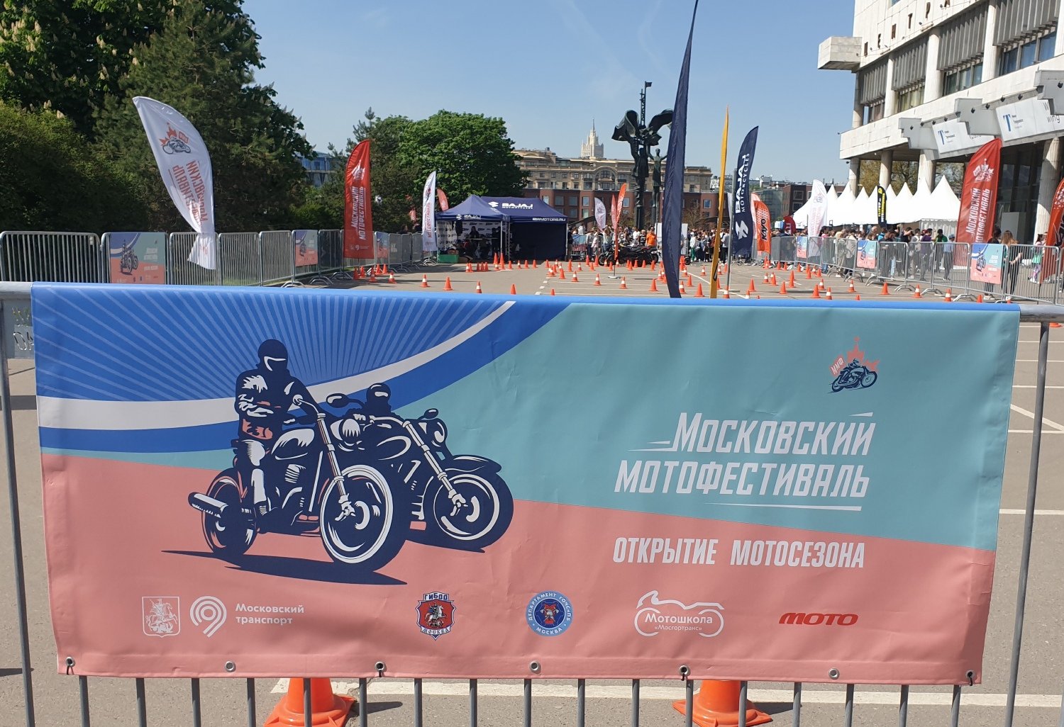 Московский мотофестиваль. Открытие мотосезона около Музеона