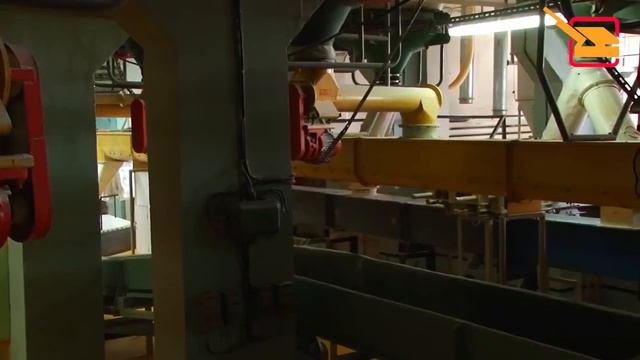 Карусельная фасовка муки в мешки, подача на мешкопогрузчик в вагоны