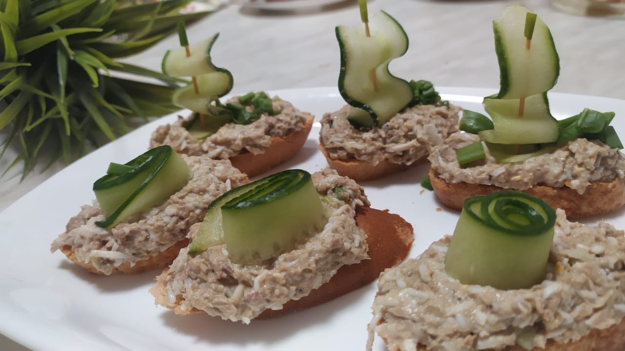 Изумительно вкусная и простая закуска. Легкий рецепт. Готовлю когда совсем нет времени.
