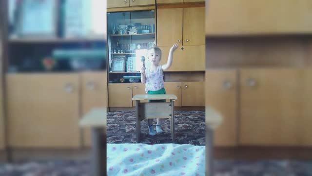 2014. Оле 3,5 года. Про песенку